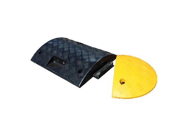 Interlocking Rubber Speed Hump - 75mm High - Vanguard Group