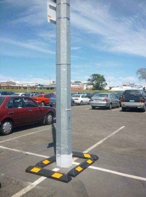 Rubber Wheel Stop 900mm - Black/Yellow - Vanguard Group