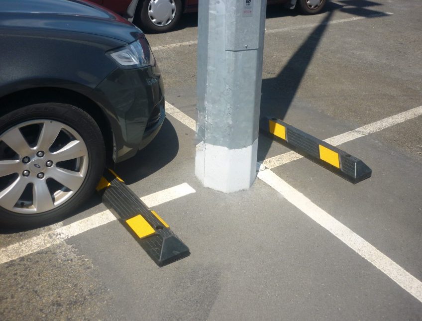 Rubber Wheel Stop 900mm - Black/Yellow - Vanguard Group